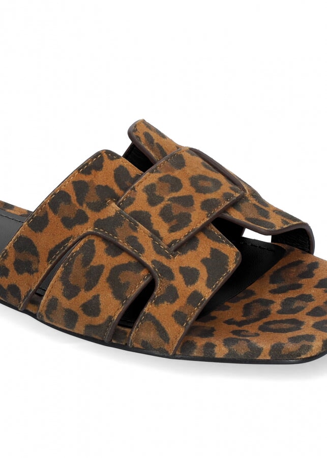 Holly Flat Suede Leopard – Peter Kate